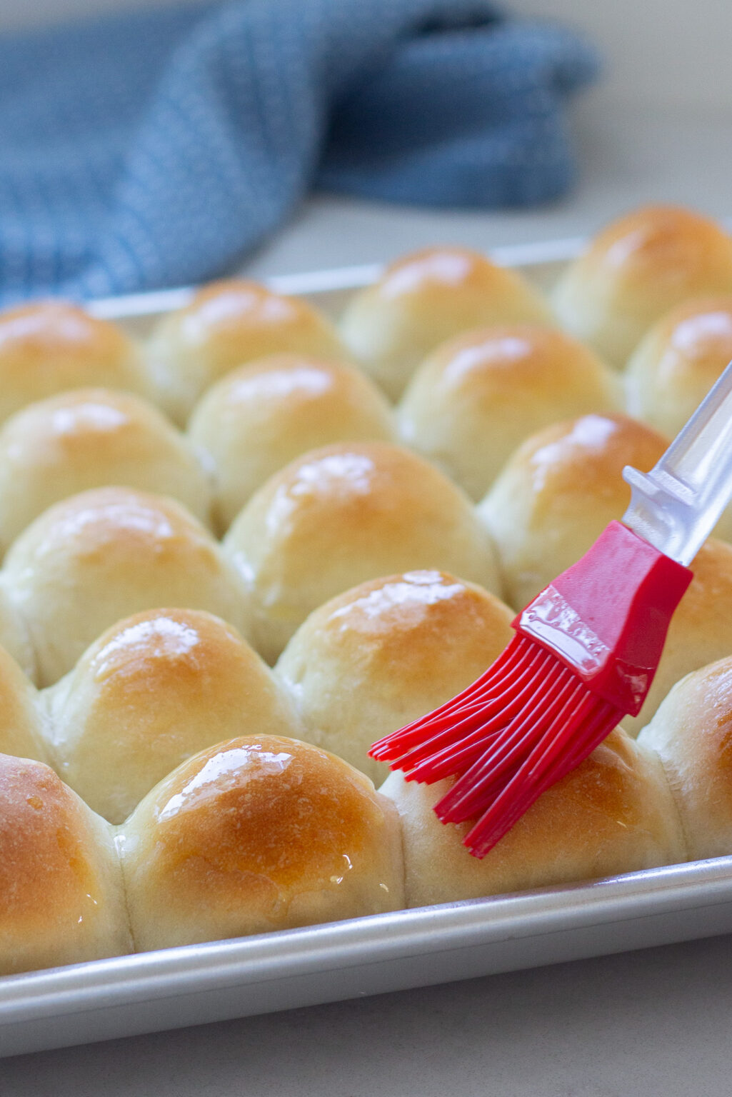 Easy Holiday Dinner Rolls - Handmade Farmhouse